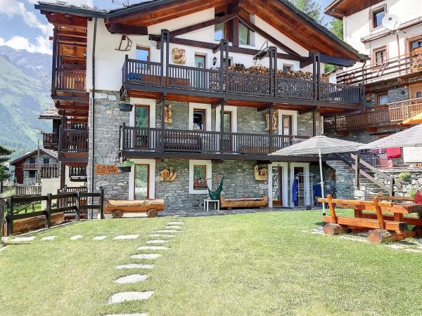Charming Alpine Two Bedroom Apartment Near Ski Slopes With Parking - Chamois