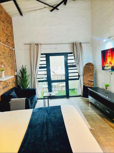 Poolside Balcony View Craftsmanship - Alberton