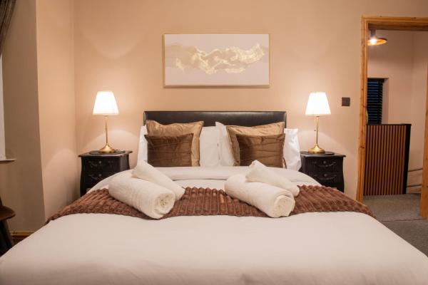 Exquisite Bolton House, Garden Living, Parking, Sleeps 7 - Bolton