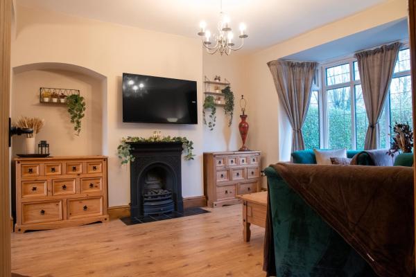 Spacious 4br Bolton Home Garden & Free Parking - Bolton