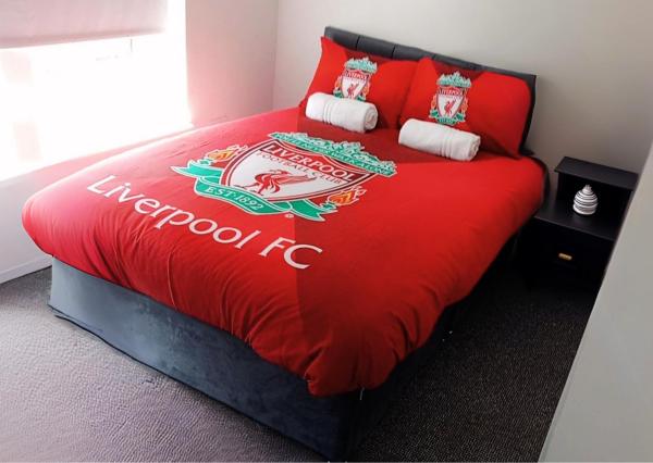 The Red Lounge House - Sleeps 14 - Guernsey