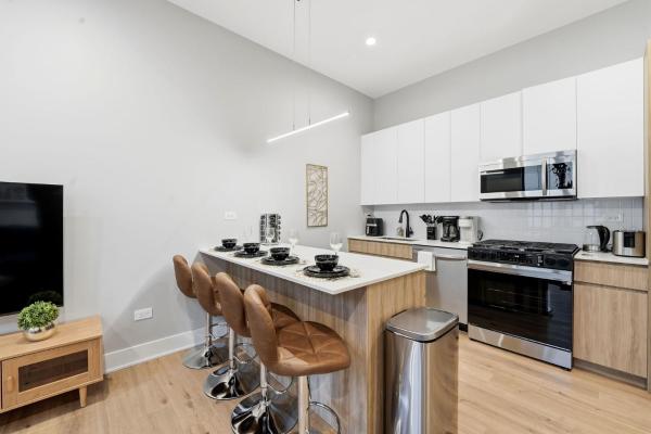 Comfy Condo - Gym Free Parking & Modern Amenities - Evanston, IL