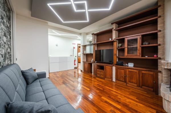 Fiorano A Due Passi Dal Circuito E Dal Museo Ferrari - Maranello