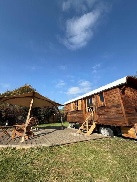 Y Hôtes - La Roulotte De La Lierre - Bonneville