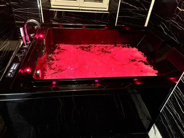 Love Rom, Jacuzzi - Pithiviers