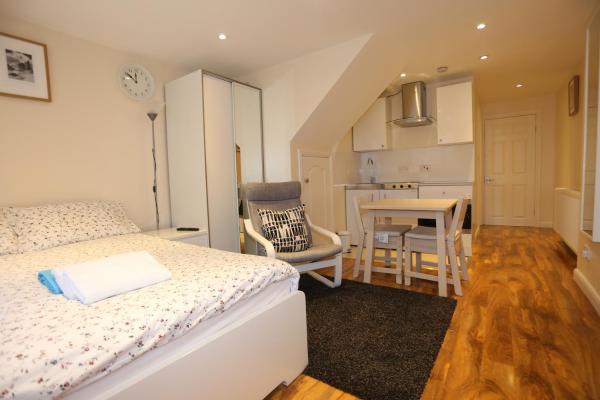 Amazing Lytham Studio Ground Floor With Garden - Romford