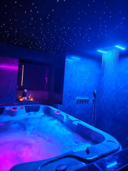 Suite Romantique Avec Jaccuzzi - Proche Des Lacs - La Secrète Room - Isère