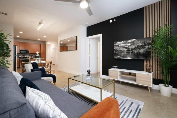 Downtown Sa 2br For 9 Pool Gym Free Parking Near River Walk - San Antonio, TX