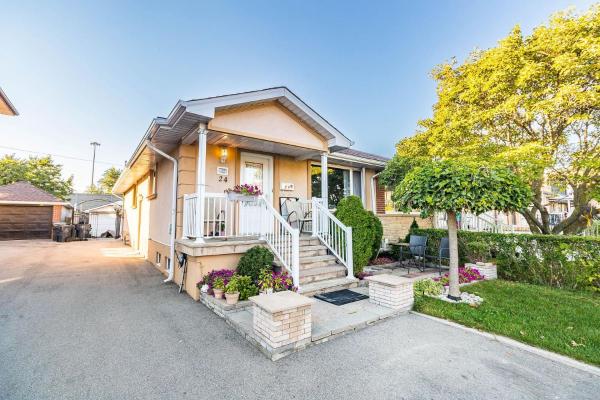 Entire Basement Apartment - Toronto