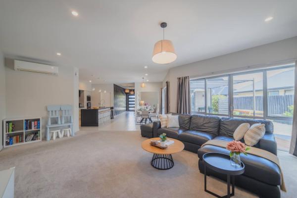 Modern Family Home With Outdoor Living In Wigram - West Melton