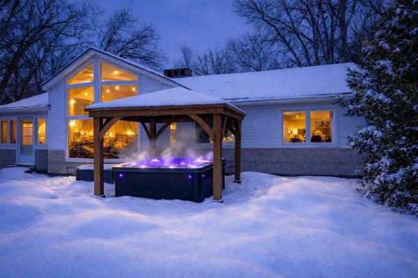 Private Lakehouse Getaway Hot Tub On The Water - Midland