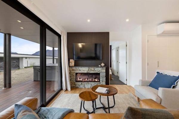 Summit Haven – Centre | 2br New Build | Spa - Arrowtown