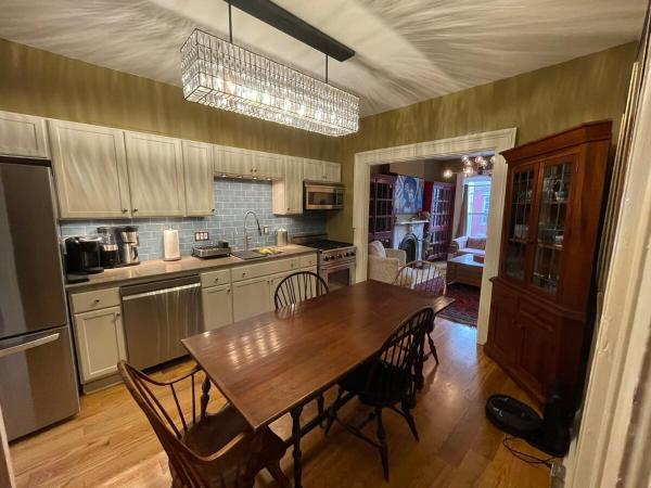 2 Floor Townhouse W Patio & Yard, Luxury Amenities - Albany, NY