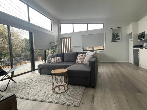 Warm Sunlit Sustainable North Facing Studio - Belconnen
