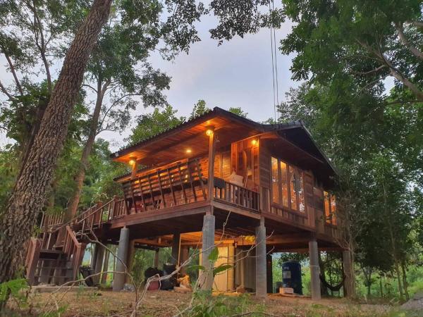 Three Little Birds 2 Bedroom บ้านไม้กลางสวน - Kanchanaburi