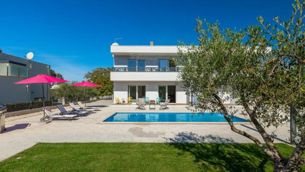 Modern Villa Casa Storija With Pool In Novigrad - Novigrad