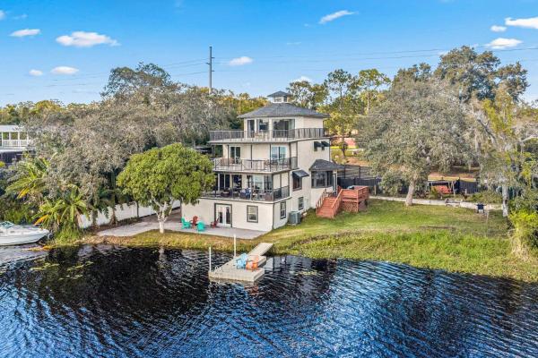 The Roller Coaster River Retreat - Tampa, FL