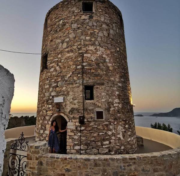 Casa Milos Windmill A Contemporary Icon - アロニソス島