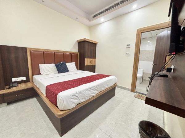 Hotel Royal Lv Premium Near Varanasi Junction Railway Station And Shree Vishwanath Temple - Free Wifi - Parking And Room Service - Fully Air Conditioning Rooms- Best Family Stay Hotel In Varanasi - Varanasi