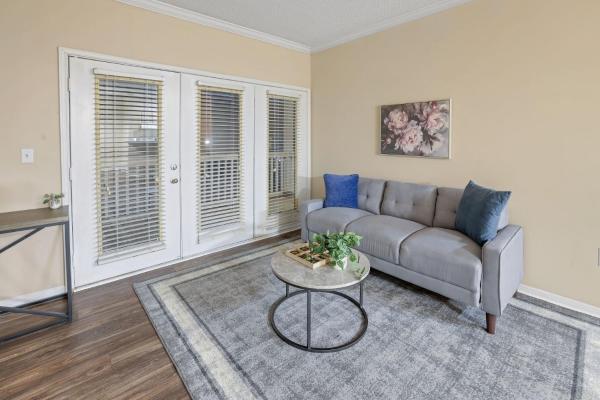 Cozy Retreat W Balcony & Modern Comforts - Hoover, AL