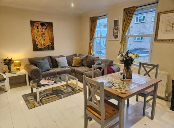 Nice Apartment In Barnes - 풀럼