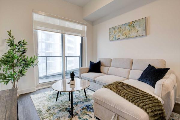 Stylish Downtown Suite With Patio & City Views - Waterloo