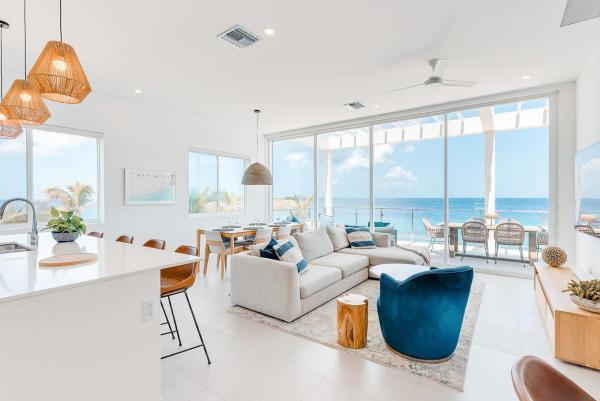 33 Sunset Point Vacations Oceanfront Luxury - West Bay