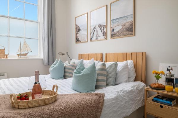 Charming 2 Bedroom Apartment In A Converted Chapel - Free Parking, Smart Tv, Fast Wifi And Self-check-in By Yoko Property - Rhyl