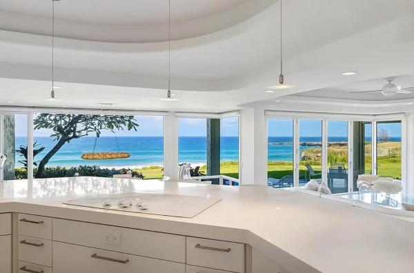 Luxury Beachfront Living In Kapalua - Maui, HI