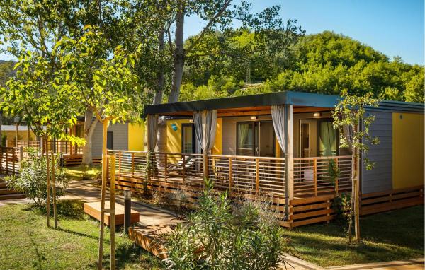 2 Bedroom Nice Stacaravan In Lopar - Croatie