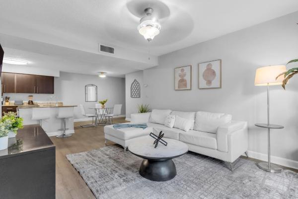 Cozy Retreat 2br Hideaway Moments From The Water - Deerfield Beach, FL