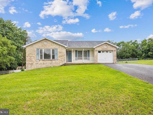 Pristine 3br & 2bath Ranch Style Near I-81 Hospitals & Downtown Martinsburg - Shepherdstown, WV