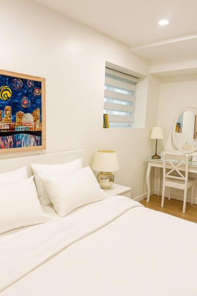 Deep Cove Holiday - Burnaby