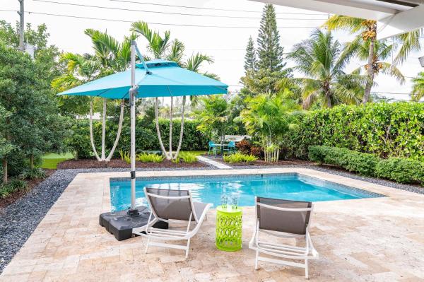 Stylish 2br Oasis With Pool Mini Golf & Bbq - Plantation, FL