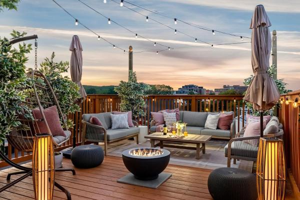 Designer 4br Dc Row House Rooftop Firepit Hot Tub - Bethesda, MD