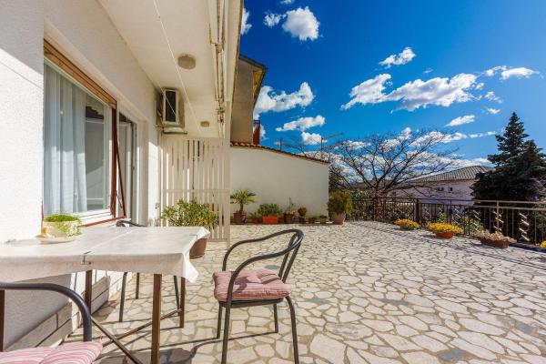 Hundefreundliches Studio-apartment Nur 250 Meter Zum Strand Mit Meerblick - Novi Vinodolski