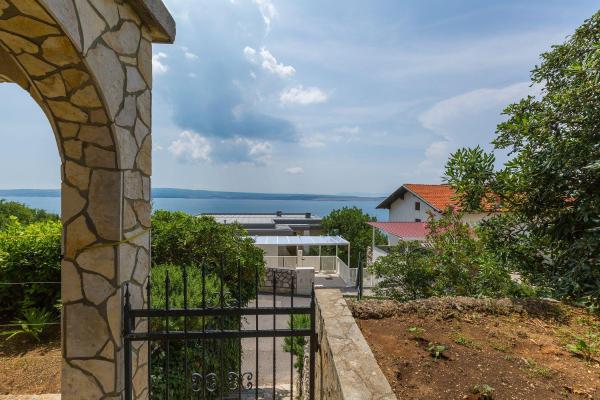 Hundefreundliches Apartment Nur 120 Meter Zum Strand Mit Meerblick Und Parkplatz - Dramalj
