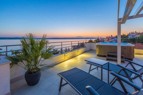 Atemberaubendes Apartment Nur 100 Meter Zum Strand Mit Sauna, Rooftop, Meerblick - Crikvenica