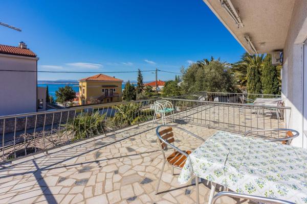 Rustikales Apartment Nur 200 Meter Zum Strand Mit Meerblick, Privatparkplatz - Crikvenica