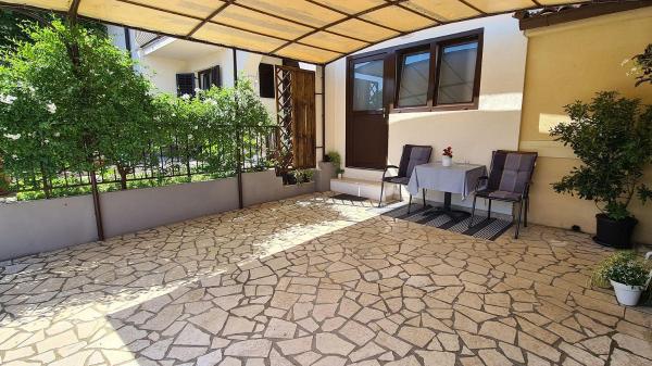 Idyllisches Studio-apartment Nur 600 Meter Zum Strand Mit Parkplatz, Wifi, Klima - Rovigno
