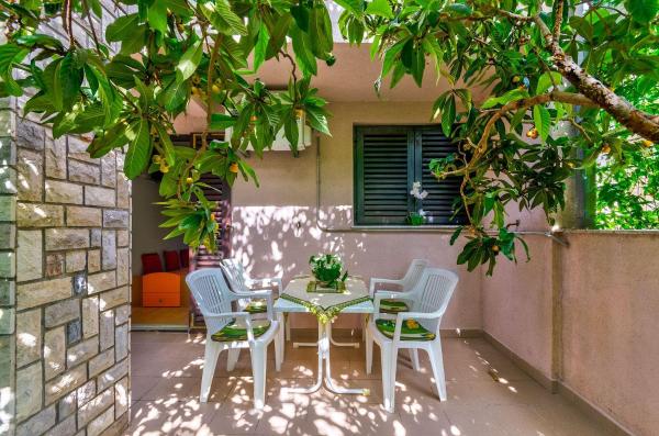 Hundefreundliches Apartment Nur 580 Meter Zum Strand Mit Bbq-bereich - Crikvenica