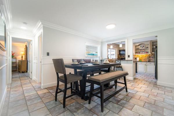 Family Home With Pool, Game Room, And Grill Near Disney - Orlando, FL