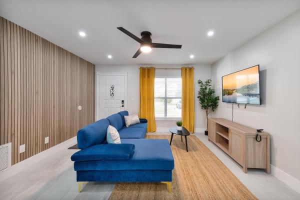 Downtown Home With Basketball, Firepit And Just 20 Miles To Disney - St. Cloud, FL