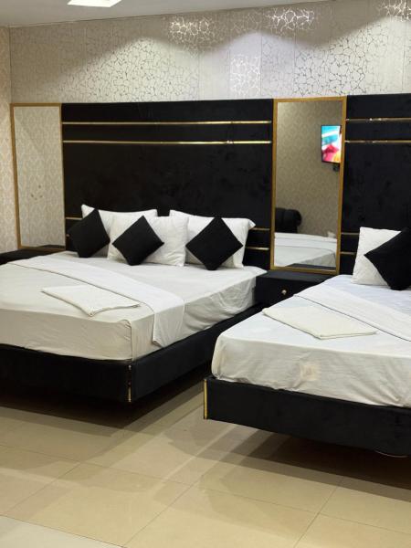 Goldentreepremier - Lahore