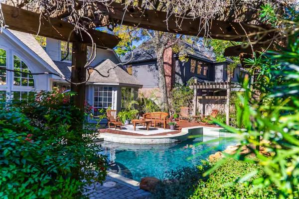 Cherry Hills Poolside Escape By Staylage - Houston, TX