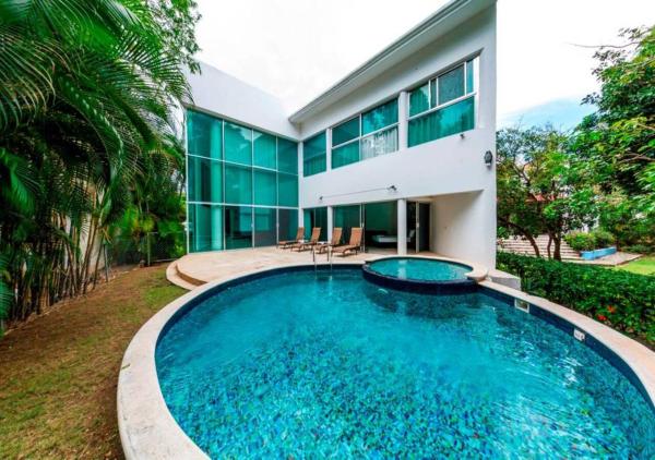 Tropical Private Pool Villa In Gated Upscale Area - Playa del Carmen