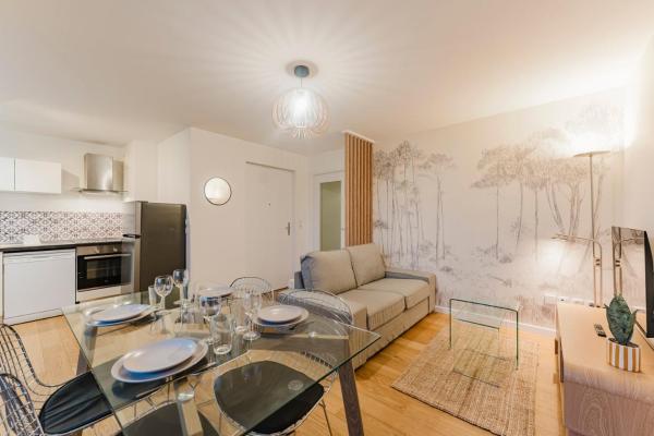 Two-bedroom Flat With Terrace And Private Parking - Lille, France