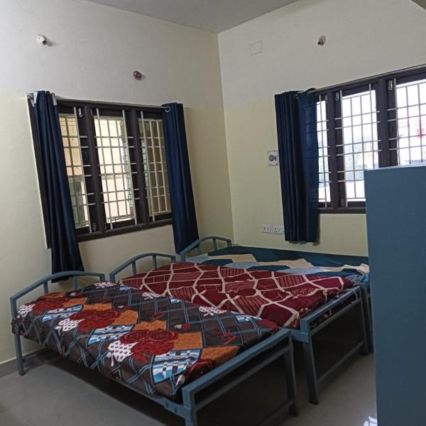4seasons Mens Hostel - Chennai
