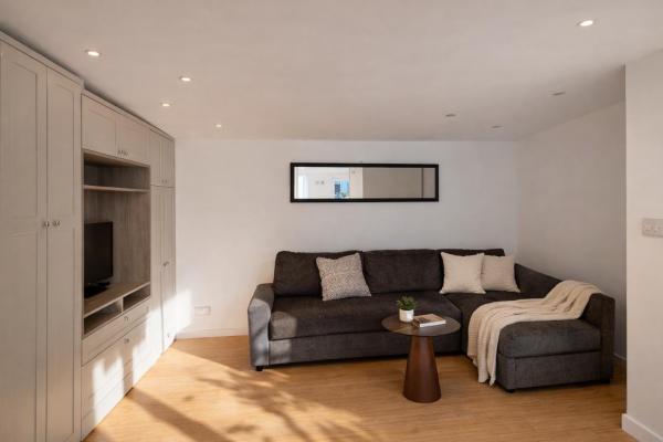 Modern Studio In Greenford, Free Wifi, Parking & Streaming Services - Watford