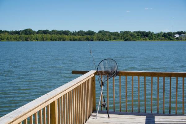 Lakefront - Private Fishing Dock - Ample Parking - Lakeland, FL